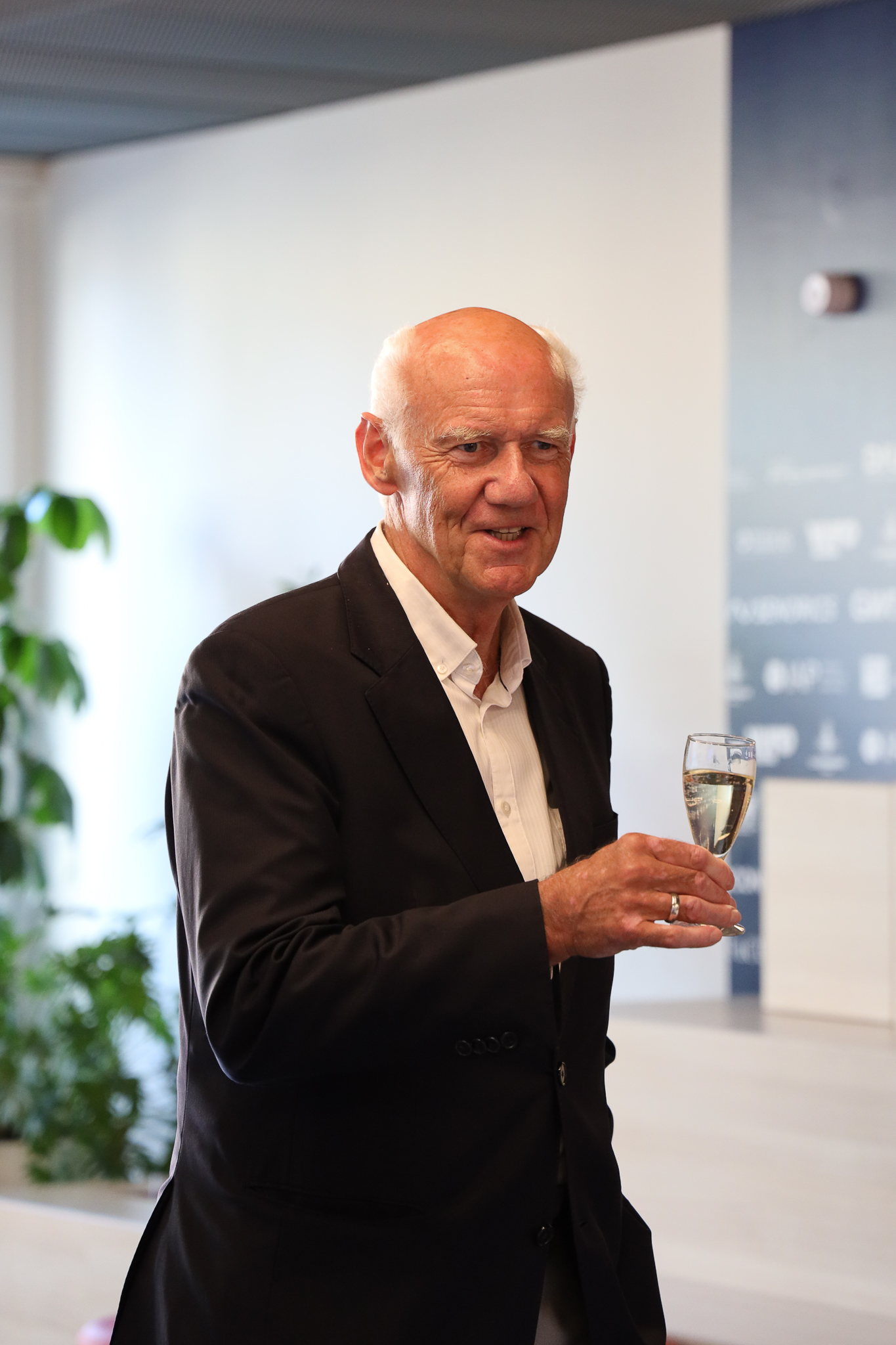 Prof. Dr. Richard H. W. Funk bid farewell by DIU team and invited guests - TUDAG – TU Dresden ...